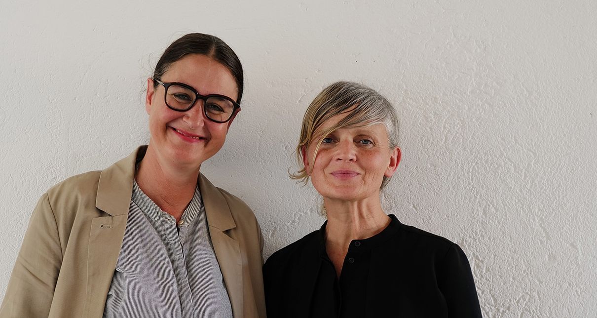 2 mutige Frauen machen ein nachhaltiges Heft über nachhaltige Mode ...